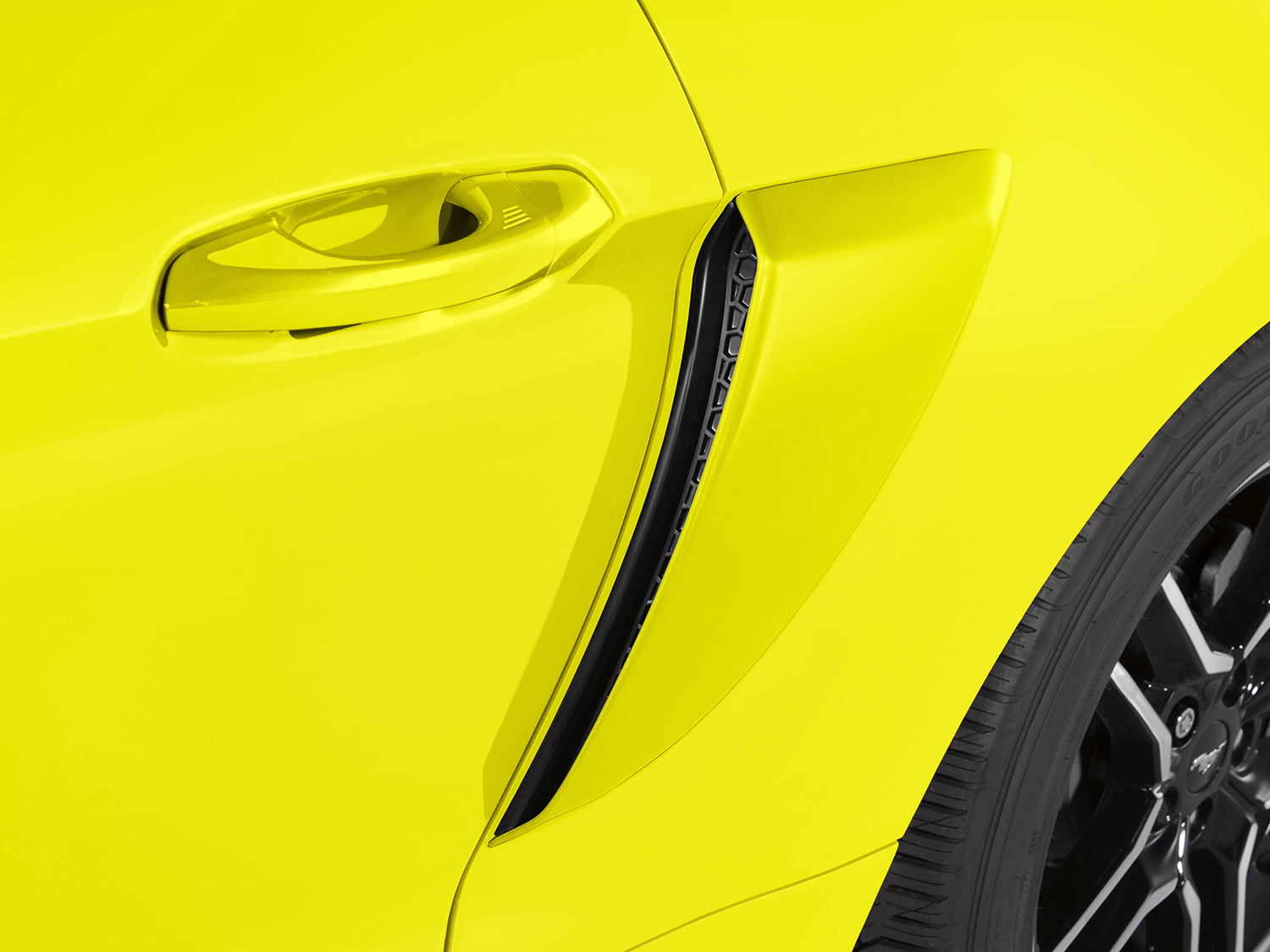 Mustang 2021 Air Design® Grabber Yellow Side Scoop | Accessories | Ford.com